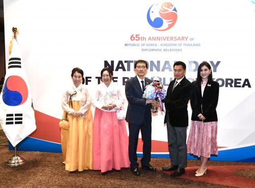 รองประธานสภาผู้แทนราษฎร คนที่สอง เข้าร่วมงานเลี้ยงตามคำเชิญของนายจองฮัน ...